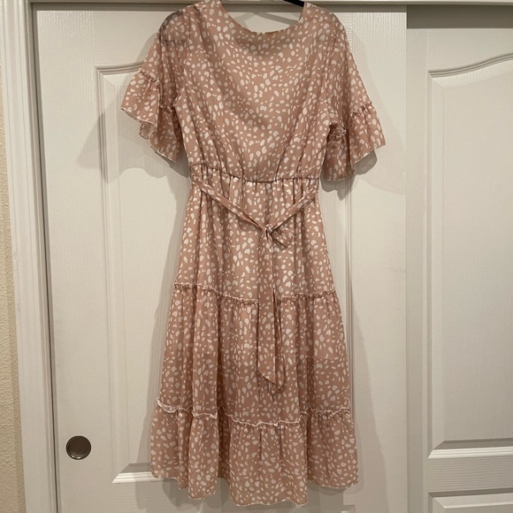 Simple | Dresses | Simple Baige Midi Dress With Sleeves | Poshmark